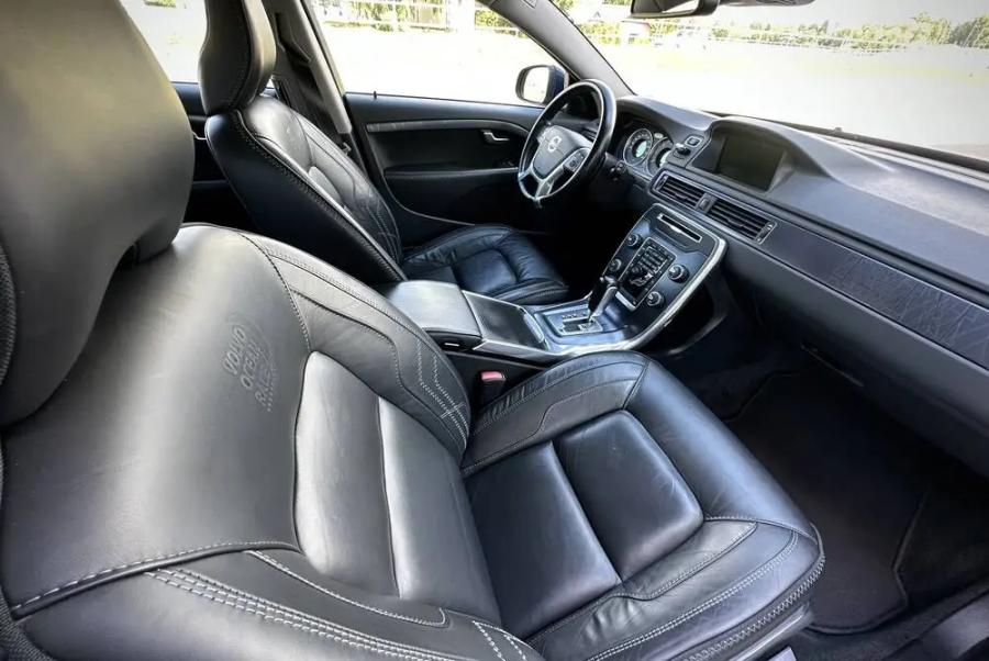 Zils Volvo V70 2012 Rēzekne, ar dzinēja tilpumu 2.00 L un nobraukumu 259 tūkst. km par 6990 €, foto 15 vietnē AUTOMOTO.COM.LV