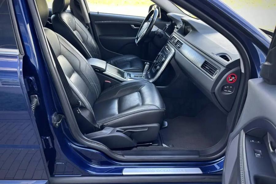 Zils Volvo V70 2012 Rēzekne, ar dzinēja tilpumu 2.00 L un nobraukumu 259 tūkst. km par 6990 €, foto 16 vietnē AUTOMOTO.COM.LV