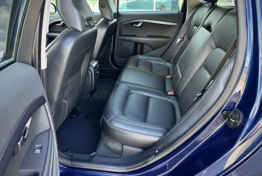 Zils Volvo V70 2012 Rēzekne, ar dzinēja tilpumu 2.00 L un nobraukumu 259 tūkst. km par 6990 €, foto 17 vietnē AUTOMOTO.COM.LV