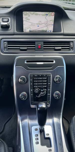 Zils Volvo V70 2012 Rēzekne, ar dzinēja tilpumu 2.00 L un nobraukumu 259 tūkst. km par 6990 €, foto 22 vietnē AUTOMOTO.COM.LV