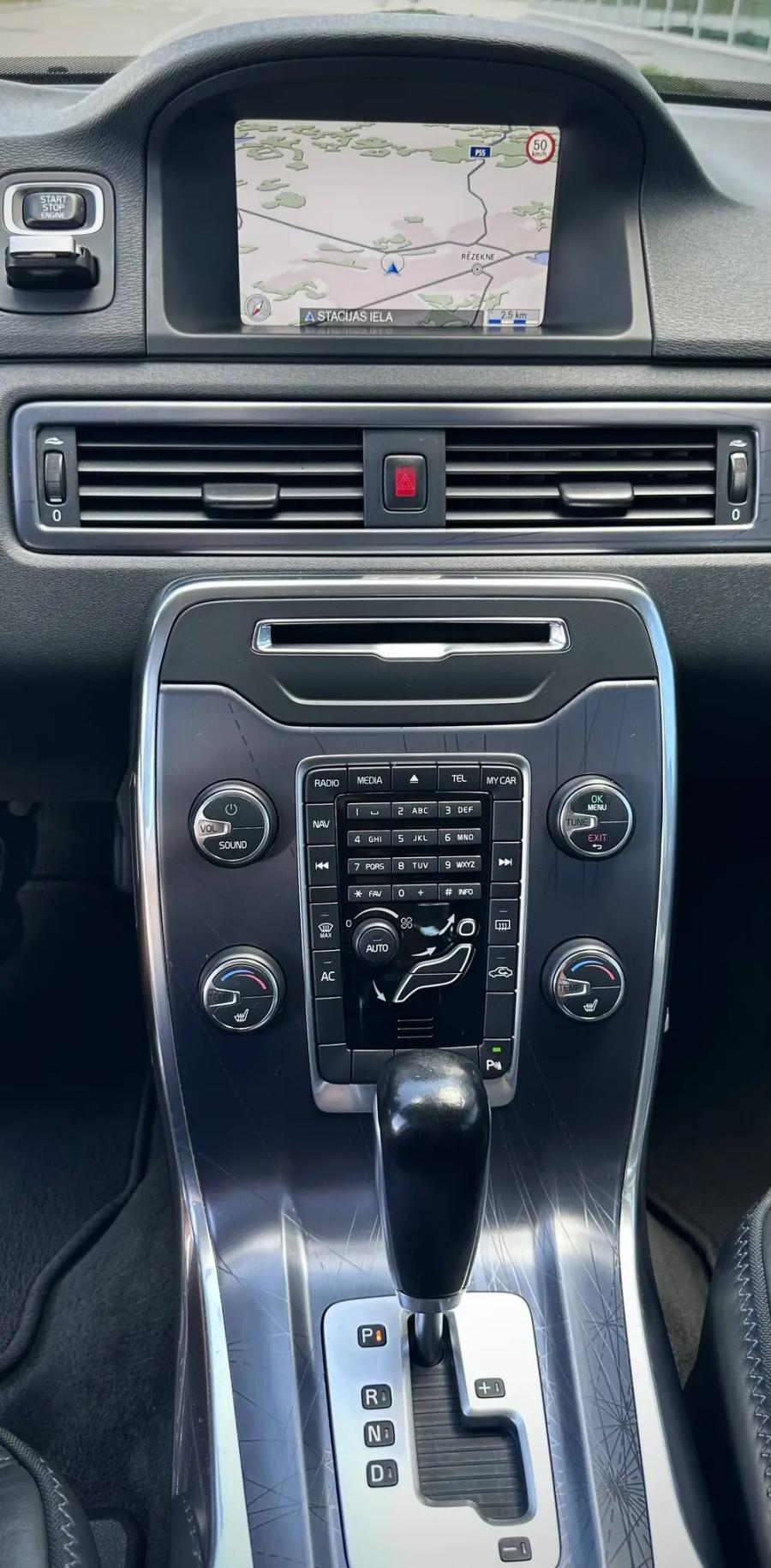 Zils Volvo V70 2012 Rēzekne, ar dzinēja tilpumu 2.00 L un nobraukumu 259 tūkst. km par 6990 €, foto 22 vietnē AUTOMOTO.COM.LV
