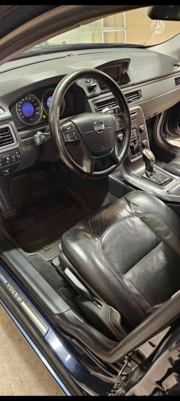 Blue Volvo V70 2012 in Kelme, with an engine capacity of 1.56 L and mileage of 254 thousand km for 2000 €, photo 3 on AUTOMOTO.COM.LV