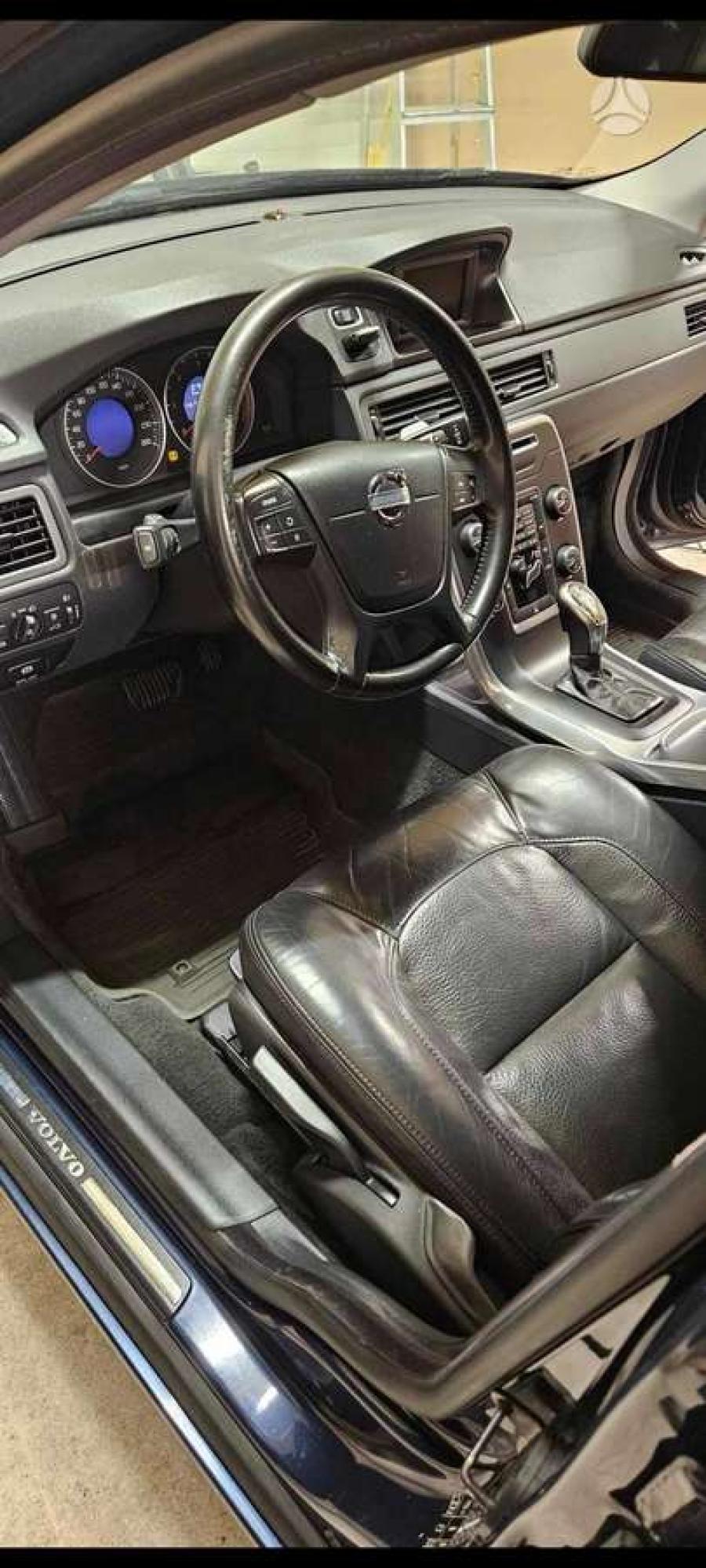 Blue Volvo V70 2012 in Kelme, with an engine capacity of 1.56 L and mileage of 254 thousand km for 2000 €, photo 4 on AUTOMOTO.COM.LV