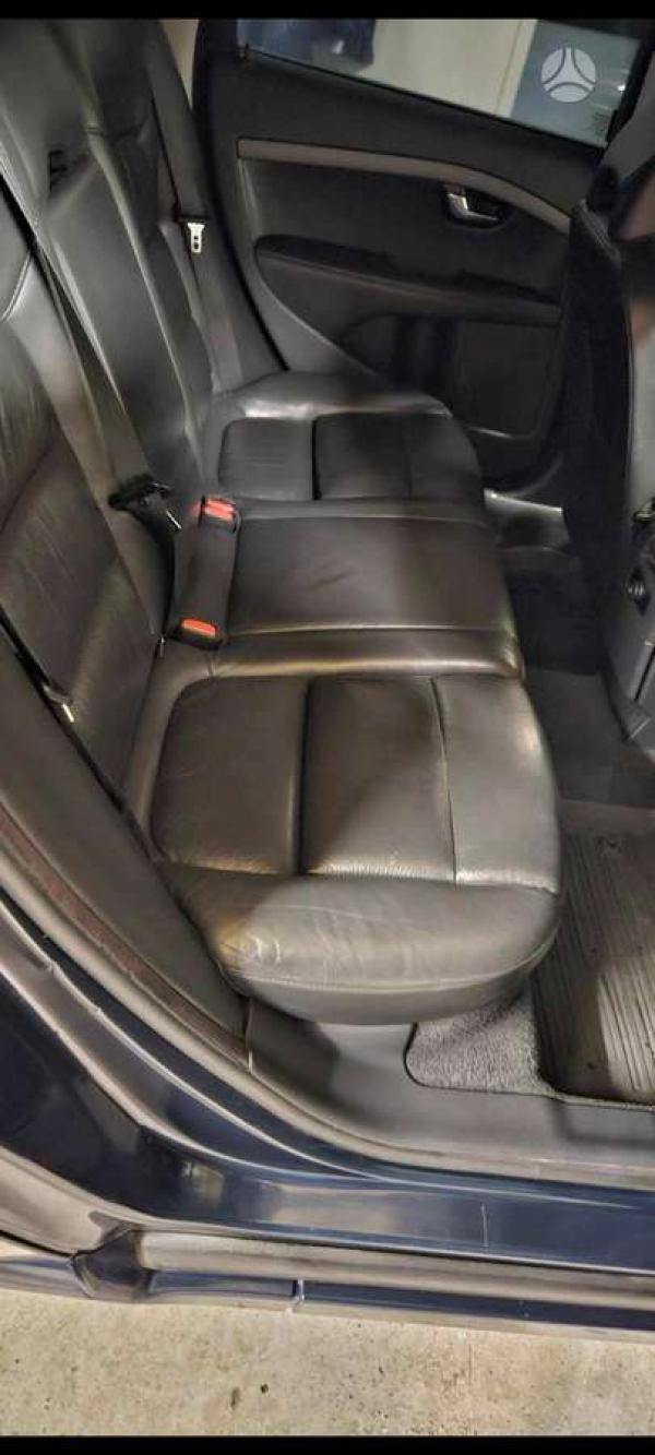Blue Volvo V70 2012 in Kelme, with an engine capacity of 1.56 L and mileage of 254 thousand km for 2000 €, photo 4 on AUTOMOTO.COM.LV