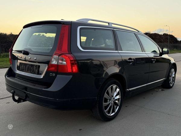 Blue Volvo V70 2012 in Kaunas, with an engine capacity of 1.98 L and mileage of 278 thousand km for 5400 €, photo 6 on AUTOMOTO.COM.LV