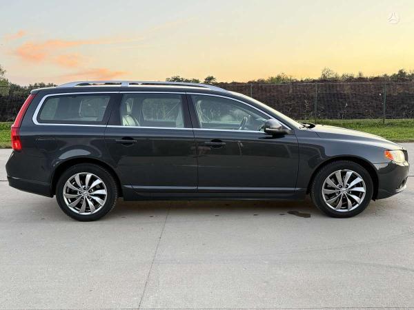 Blue Volvo V70 2012 in Kaunas, with an engine capacity of 1.98 L and mileage of 278 thousand km for 5400 €, photo 7 on AUTOMOTO.COM.LV