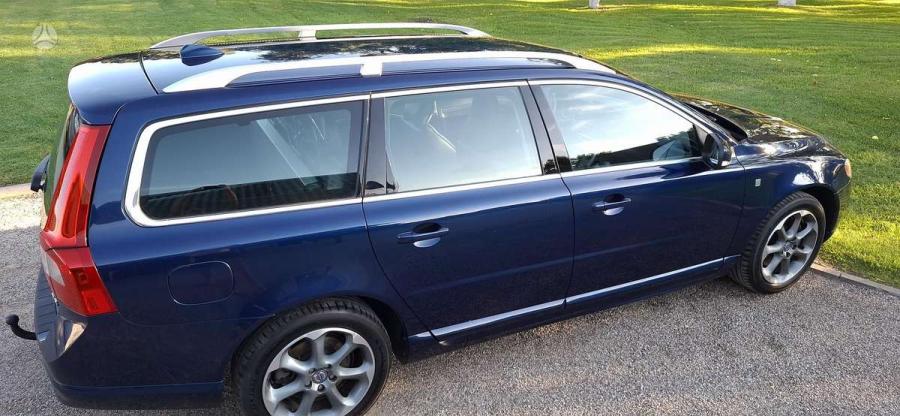 Blue Volvo V70 2012 in Vilnius, with an engine capacity of 1.98 L and mileage of 314 thousand km for 5850 €, photo 8 on AUTOMOTO.COM.LV