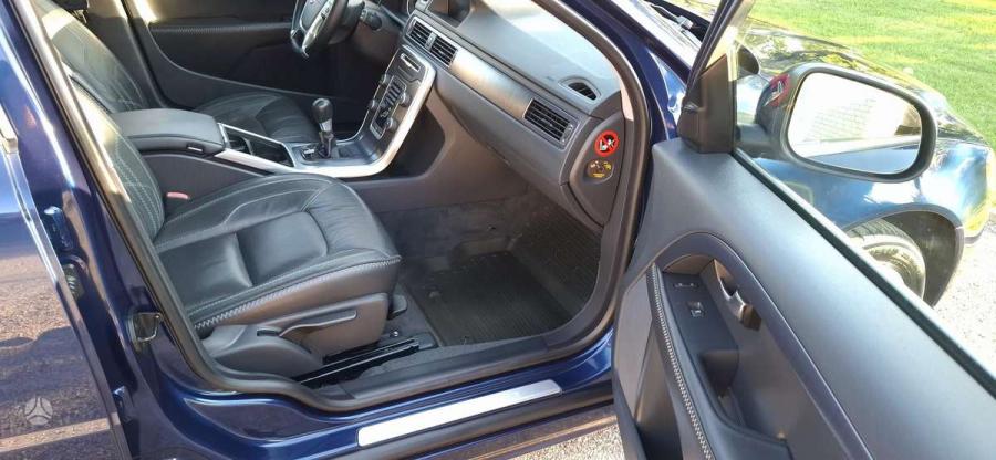 Blue Volvo V70 2012 in Vilnius, with an engine capacity of 1.98 L and mileage of 314 thousand km for 5850 €, photo 23 on AUTOMOTO.COM.LV