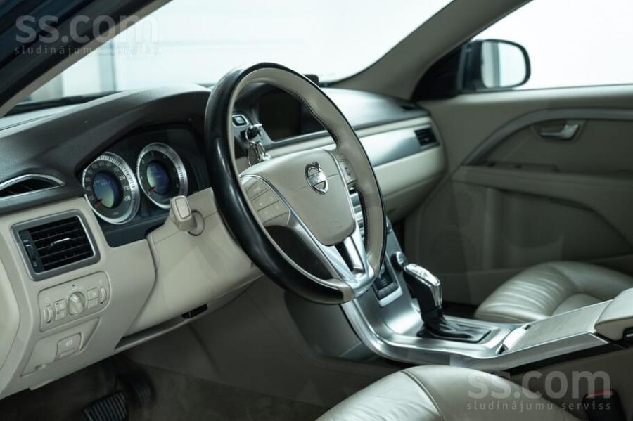 Blue Volvo V70 2012 in Riga, with an engine capacity of 2.40 L and mileage of 247 thousand km for 6200 €, photo 4 on AUTOMOTO.COM.LV