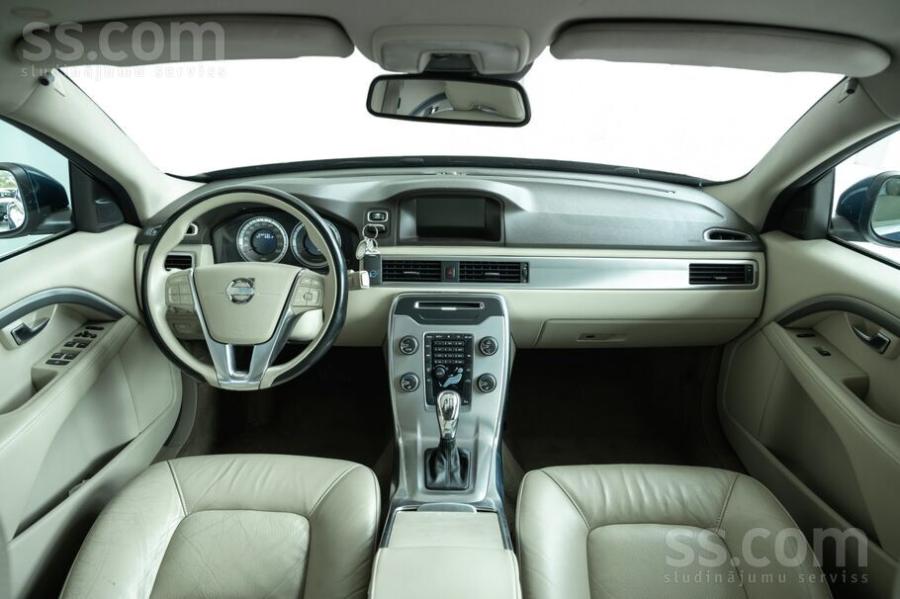 Blue Volvo V70 2012 in Riga, with an engine capacity of 2.40 L and mileage of 247 thousand km for 6200 €, photo 5 on AUTOMOTO.COM.LV