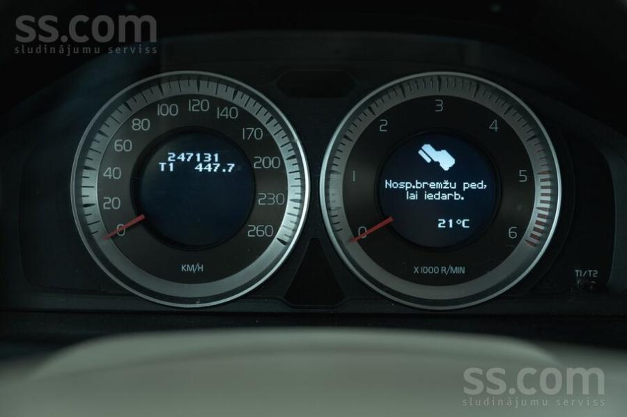 Blue Volvo V70 2012 in Riga, with an engine capacity of 2.40 L and mileage of 247 thousand km for 6200 €, photo 12 on AUTOMOTO.COM.LV