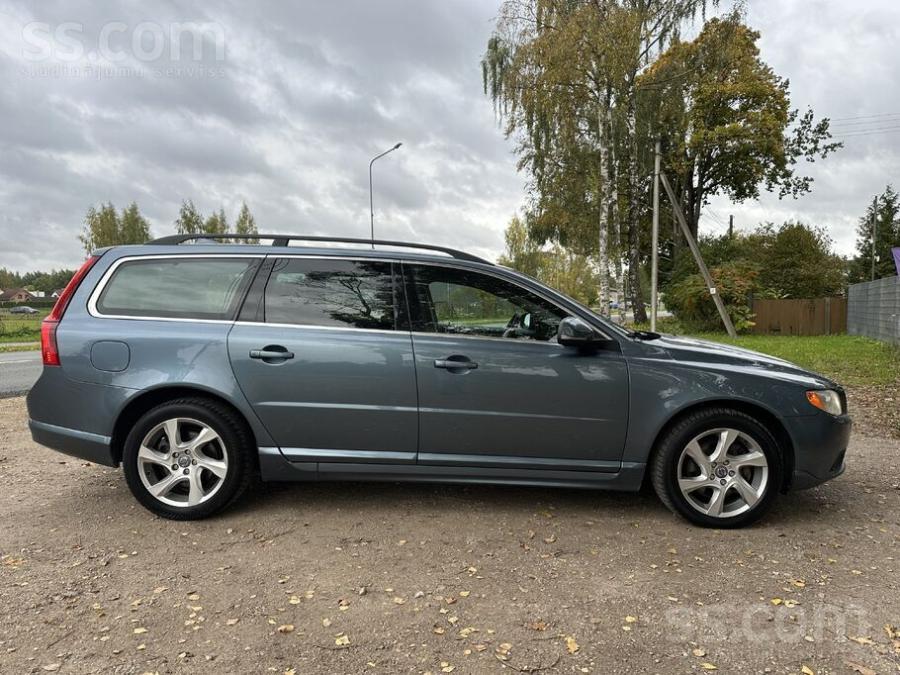Blue Volvo V70 2012 in Riga, with an engine capacity of 2.00 L and mileage of 354 thousand km for 4990 €, photo 7 on AUTOMOTO.COM.LV