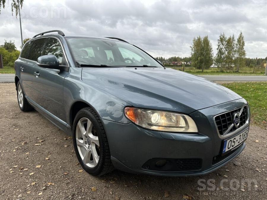 Blue Volvo V70 2012 in Riga, with an engine capacity of 2.00 L and mileage of 354 thousand km for 4990 €, photo 8 on AUTOMOTO.COM.LV