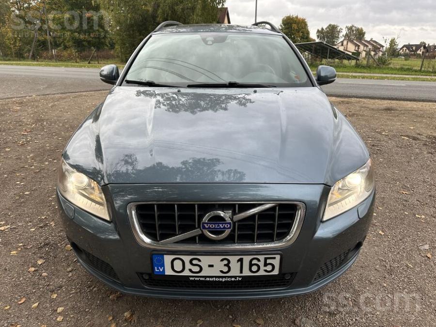Blue Volvo V70 2012 in Riga, with an engine capacity of 2.00 L and mileage of 354 thousand km for 4990 €, photo 9 on AUTOMOTO.COM.LV