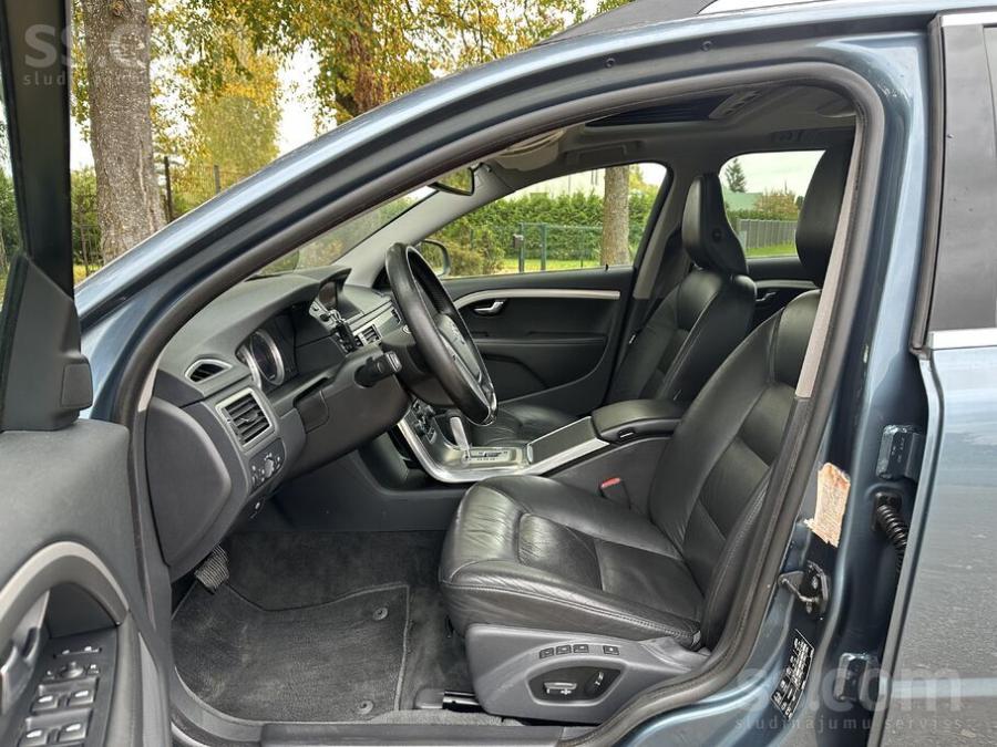 Blue Volvo V70 2012 in Riga, with an engine capacity of 2.00 L and mileage of 354 thousand km for 4990 €, photo 12 on AUTOMOTO.COM.LV
