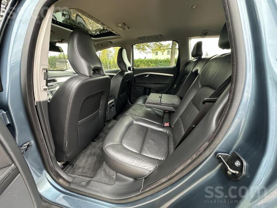 Blue Volvo V70 2012 in Riga, with an engine capacity of 2.00 L and mileage of 354 thousand km for 4990 €, photo 15 on AUTOMOTO.COM.LV