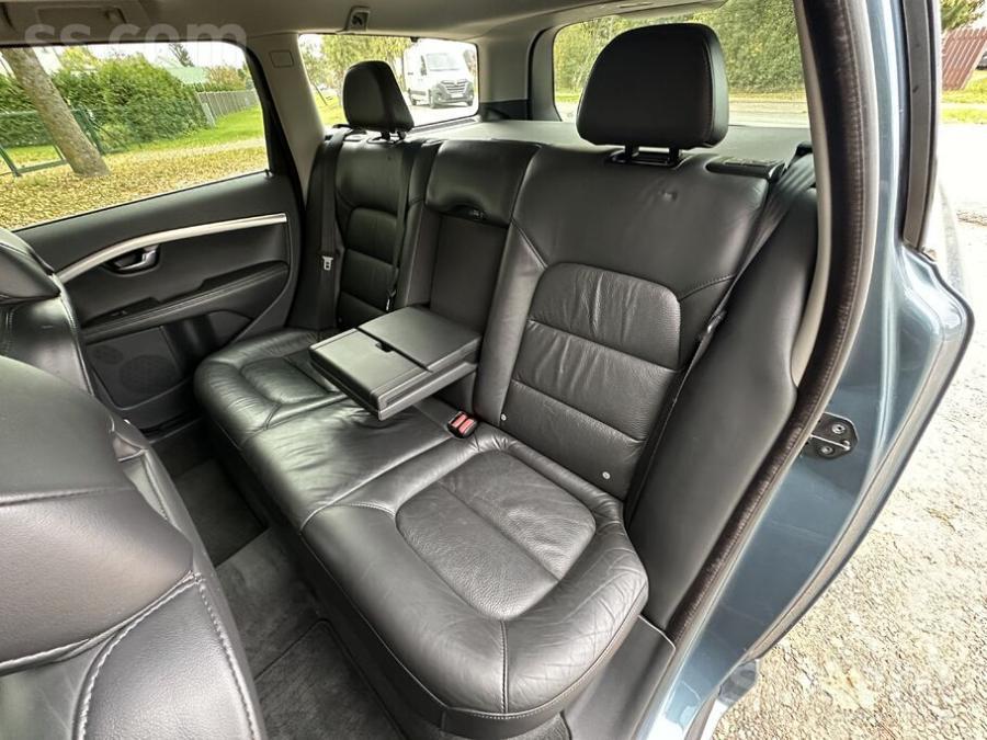 Blue Volvo V70 2012 in Riga, with an engine capacity of 2.00 L and mileage of 354 thousand km for 4990 €, photo 16 on AUTOMOTO.COM.LV