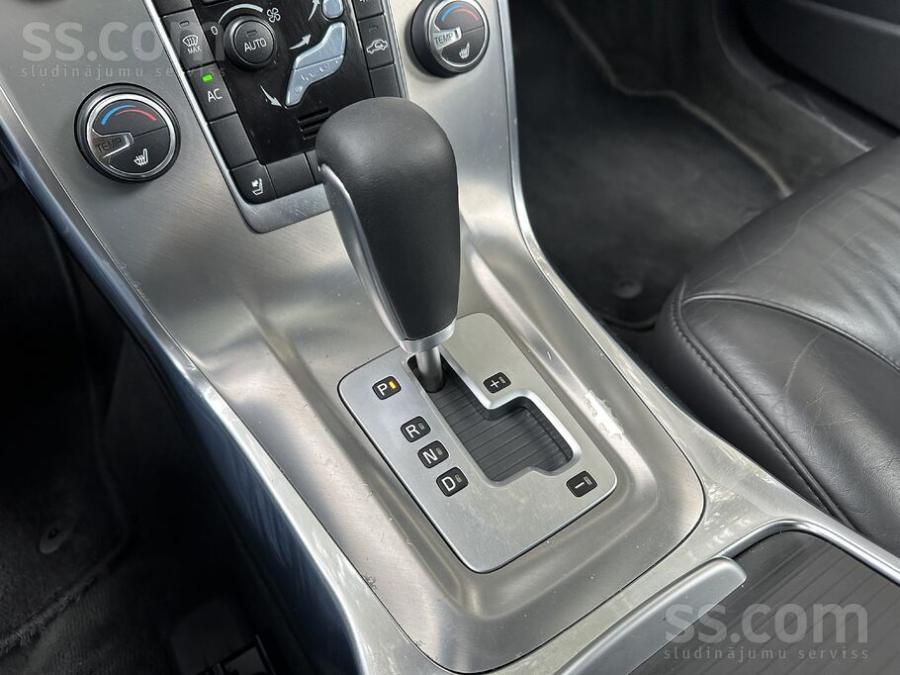 Blue Volvo V70 2012 in Riga, with an engine capacity of 2.00 L and mileage of 354 thousand km for 4990 €, photo 27 on AUTOMOTO.COM.LV