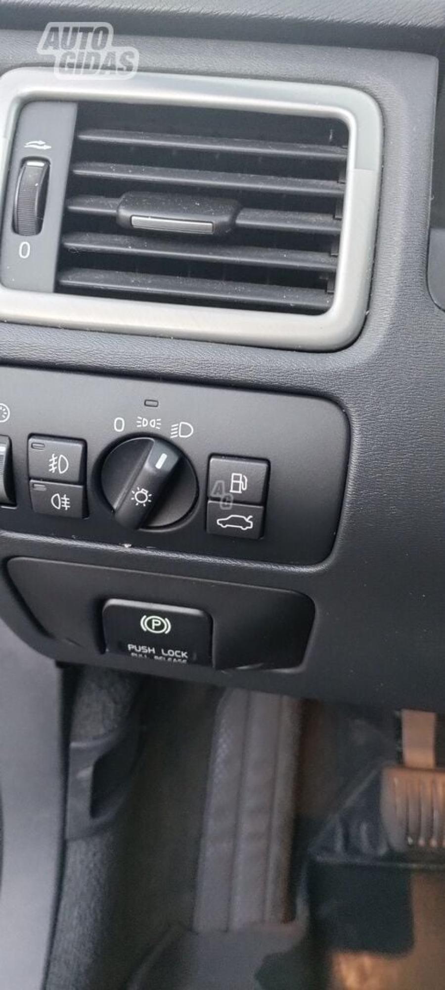 Zils Volvo V70 2012 Kauņa, ar dzinēja tilpumu 2.00 L un nobraukumu 287 tūkst. km par 4700 €, foto 23 vietnē AUTOMOTO.COM.LV