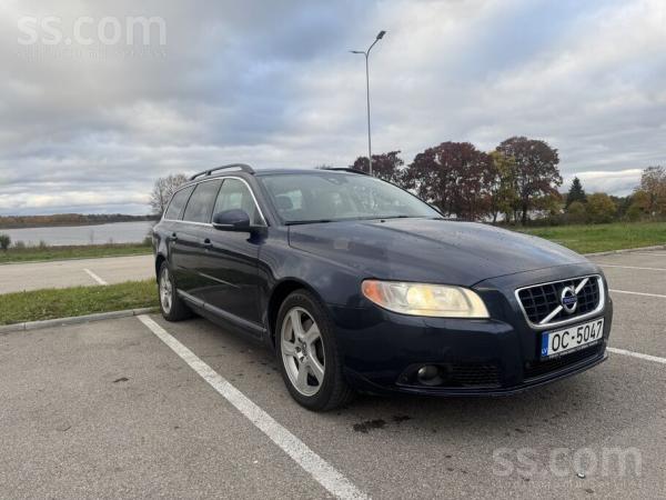 Zils Volvo V70 2012 Balvi, ar dzinēja tilpumu 2.40 L un nobraukumu 337 tūkst. km par 4550 €, foto 1 vietnē AUTOMOTO.COM.LV