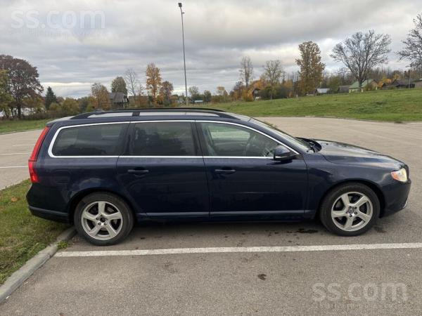 Zils Volvo V70 2012 Balvi, ar dzinēja tilpumu 2.40 L un nobraukumu 337 tūkst. km par 4550 €, foto 4 vietnē AUTOMOTO.COM.LV