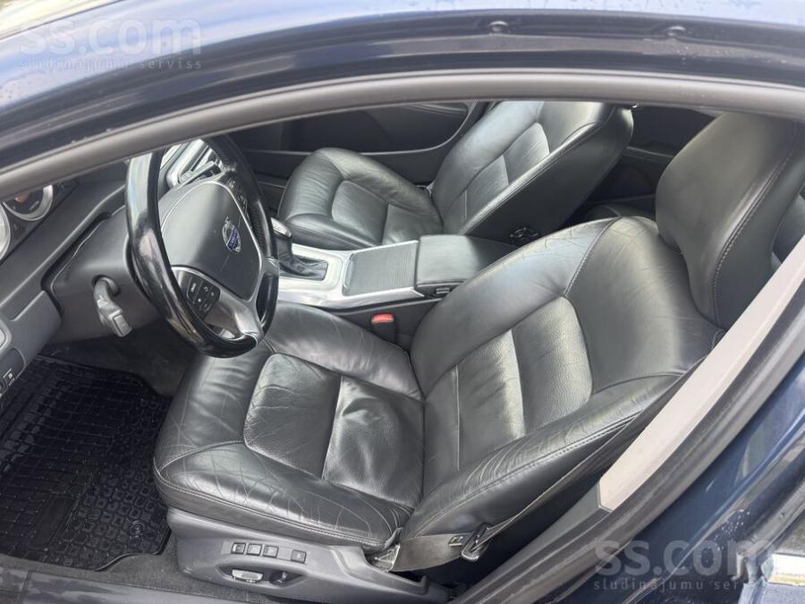 Zils Volvo V70 2012 Balvi, ar dzinēja tilpumu 2.40 L un nobraukumu 337 tūkst. km par 4550 €, foto 8 vietnē AUTOMOTO.COM.LV