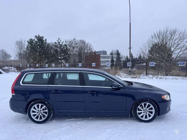 Blue Volvo V70 2013 in Alytus, with an engine capacity of 1.56 L and mileage of 245 thousand km for 7200 €, photo 7 on AUTOMOTO.COM.LV