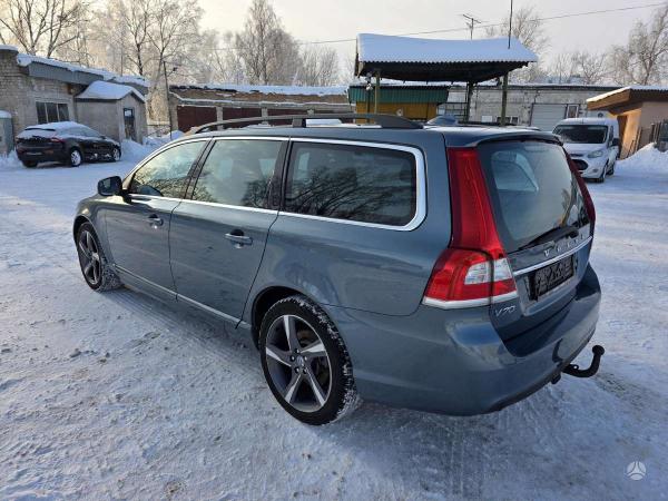 Zils Volvo V70 2013 Telšiai, ar dzinēja tilpumu 1.98 L un nobraukumu 297 tūkst. km par 5900 €, foto 10 vietnē AUTOMOTO.COM.LV