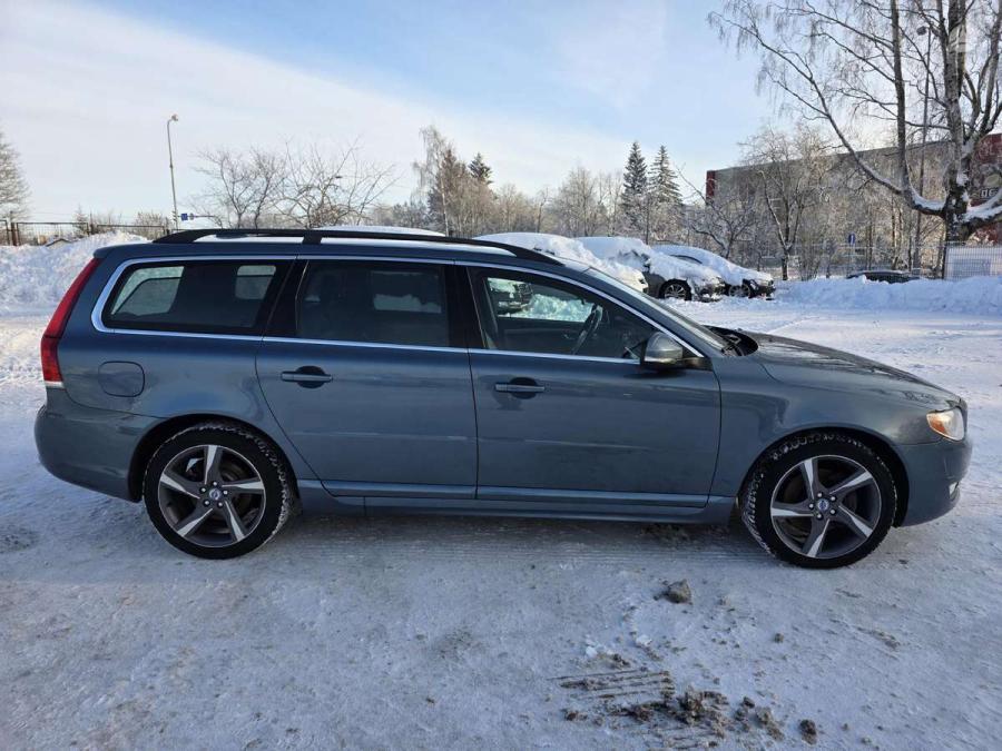 Zils Volvo V70 2013 Telšiai, ar dzinēja tilpumu 1.98 L un nobraukumu 297 tūkst. km par 5900 €, foto 12 vietnē AUTOMOTO.COM.LV