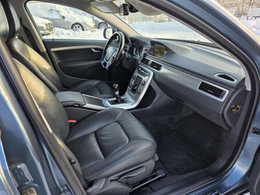 Zils Volvo V70 2013 Telšiai, ar dzinēja tilpumu 1.98 L un nobraukumu 297 tūkst. km par 5900 €, foto 19 vietnē AUTOMOTO.COM.LV