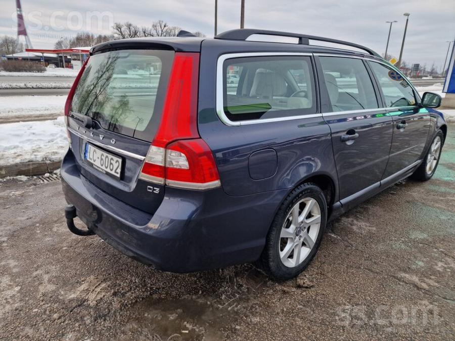 Blue Volvo V70 2013 in Riga, with an engine capacity of 2.00 L and mileage of 388 thousand km for 5900 €, photo 3 on AUTOMOTO.COM.LV