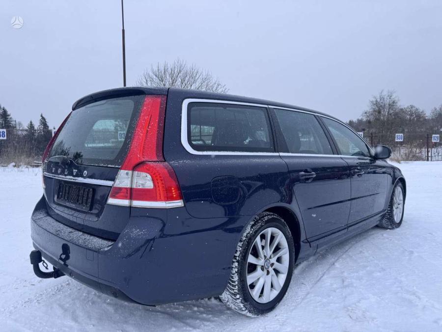 Zils Volvo V70 2013 Alīta, ar dzinēja tilpumu 1.56 L un nobraukumu 250 tūkst. km par 6850 €, foto 7 vietnē AUTOMOTO.COM.LV