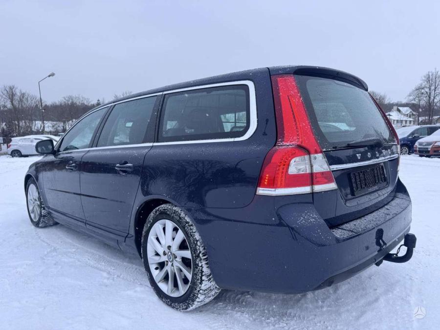 Zils Volvo V70 2013 Alīta, ar dzinēja tilpumu 1.56 L un nobraukumu 250 tūkst. km par 6850 €, foto 8 vietnē AUTOMOTO.COM.LV