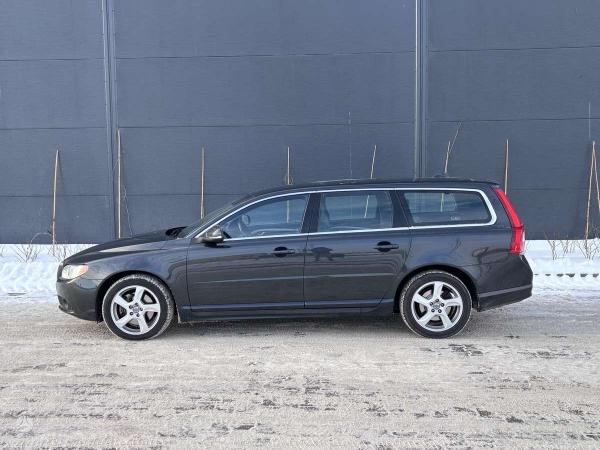 Blue Volvo V70 2013 in Vilnius, with an engine capacity of 1.98 L and mileage of 307 thousand km for 6500 €, photo 7 on AUTOMOTO.COM.LV