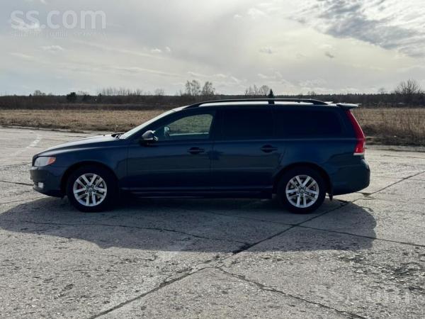 Blue Volvo V70 2013 in Riga, with an engine capacity of 2.00 L and mileage of 0 thousand km for 4599 €, photo 2 on AUTOMOTO.COM.LV
