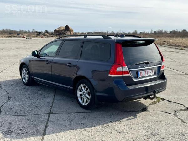 Blue Volvo V70 2013 in Riga, with an engine capacity of 2.00 L and mileage of 0 thousand km for 4599 €, photo 3 on AUTOMOTO.COM.LV
