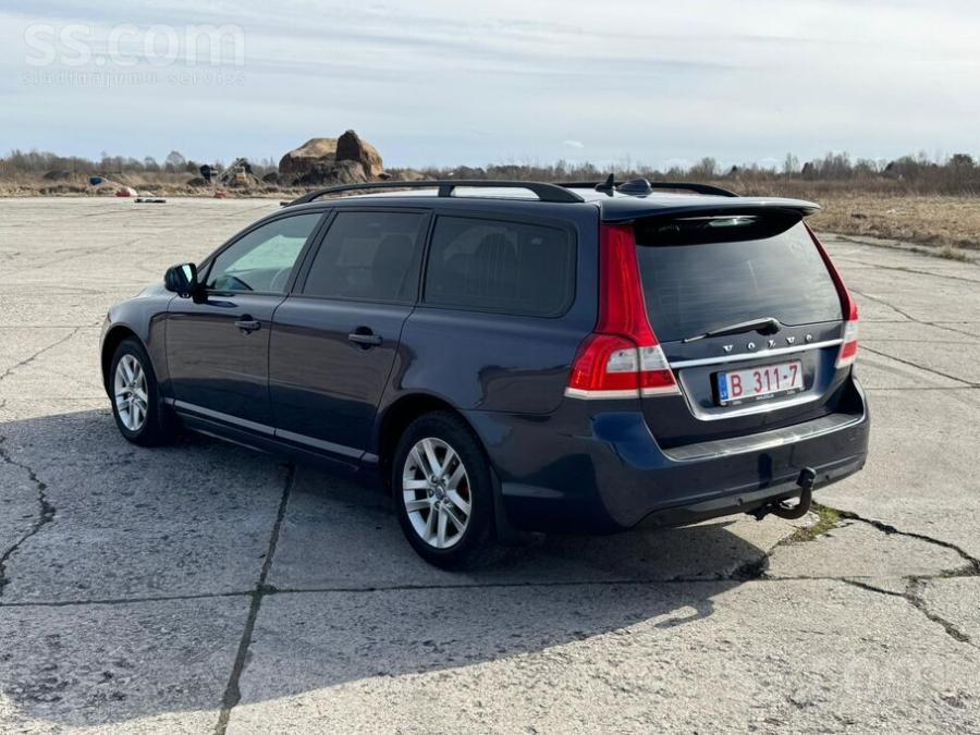Blue Volvo V70 2013 in Riga, with an engine capacity of 2.00 L and mileage of 0 thousand km for 4599 €, photo 4 on AUTOMOTO.COM.LV