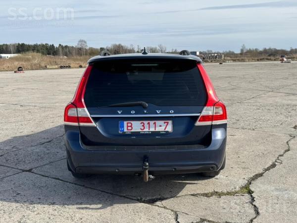 Blue Volvo V70 2013 in Riga, with an engine capacity of 2.00 L and mileage of 0 thousand km for 4599 €, photo 4 on AUTOMOTO.COM.LV