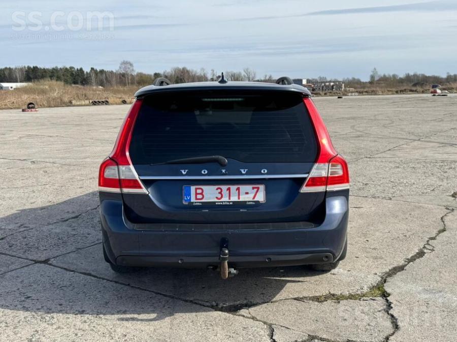 Blue Volvo V70 2013 in Riga, with an engine capacity of 2.00 L and mileage of 0 thousand km for 4599 €, photo 5 on AUTOMOTO.COM.LV