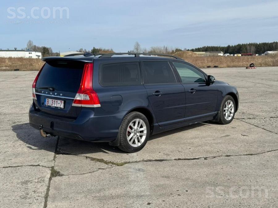 Blue Volvo V70 2013 in Riga, with an engine capacity of 2.00 L and mileage of 0 thousand km for 4599 €, photo 6 on AUTOMOTO.COM.LV