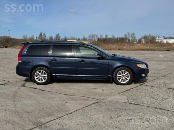 Blue Volvo V70 2013 in Riga, with an engine capacity of 2.00 L and mileage of 0 thousand km for 4599 €, photo 6 on AUTOMOTO.COM.LV