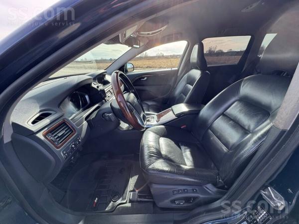 Blue Volvo V70 2013 in Riga, with an engine capacity of 2.00 L and mileage of 0 thousand km for 4599 €, photo 9 on AUTOMOTO.COM.LV