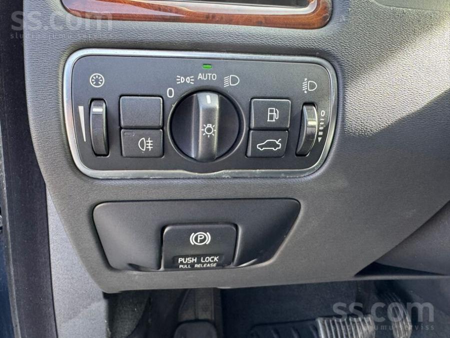 Blue Volvo V70 2013 in Riga, with an engine capacity of 2.00 L and mileage of 0 thousand km for 4599 €, photo 18 on AUTOMOTO.COM.LV