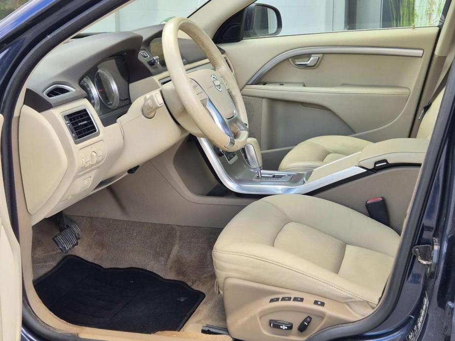 Blue Volvo V70 2013 in Vilnius, with an engine capacity of 1.98 L and mileage of 234 thousand km for 6500 €, photo 11 on AUTOMOTO.COM.LV