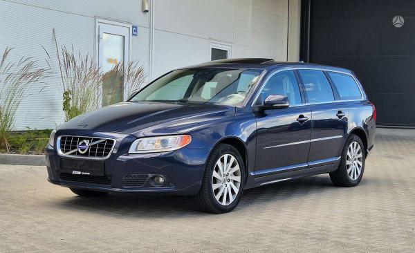 Blue Volvo V70 2013 in Vilnius, with an engine capacity of 1.98 L and mileage of 234 thousand km for 5999 €, photo 3 on AUTOMOTO.COM.LV