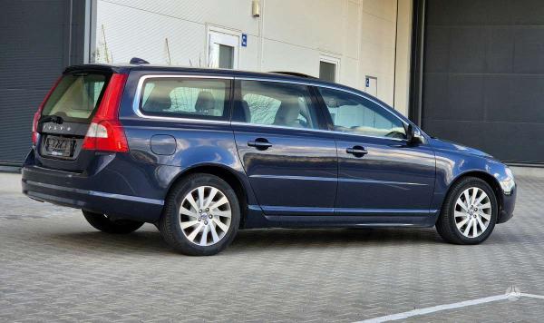 Blue Volvo V70 2013 in Vilnius, with an engine capacity of 1.98 L and mileage of 234 thousand km for 5999 €, photo 5 on AUTOMOTO.COM.LV