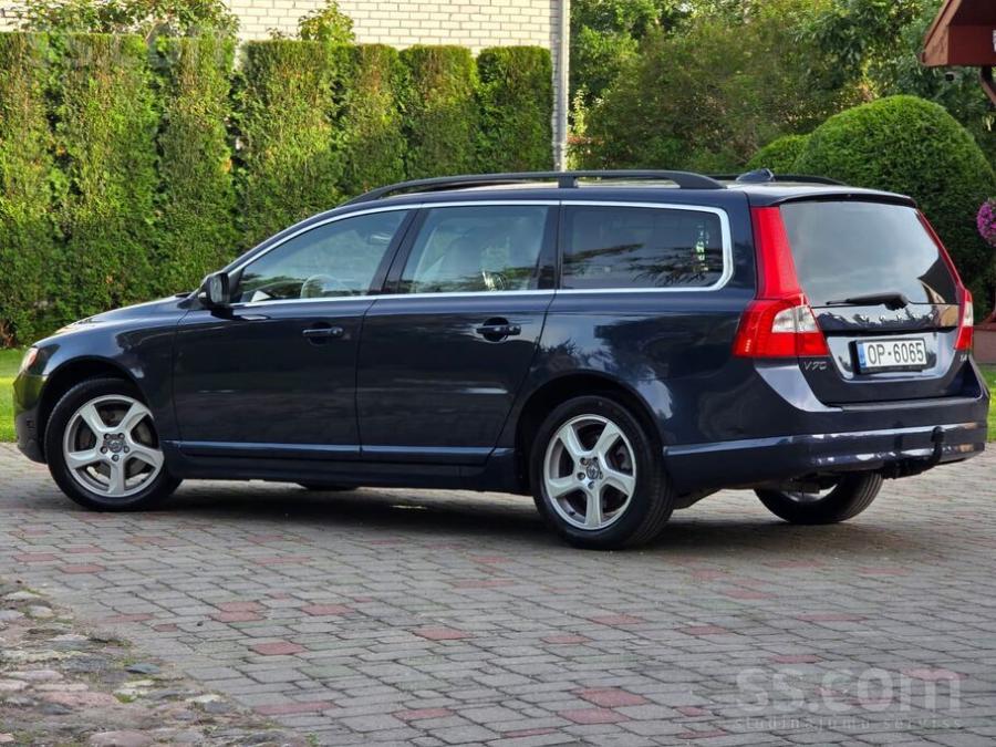 Zils Volvo V70 2013 Rīga, ar dzinēja tilpumu 2.00 L un nobraukumu 283 tūkst. km par 6750 €, foto 4 vietnē AUTOMOTO.COM.LV