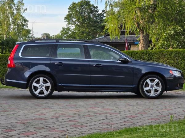 Blue Volvo V70 2013 in Riga, with an engine capacity of 2.00 L and mileage of 283 thousand km for 6750 €, photo 6 on AUTOMOTO.COM.LV