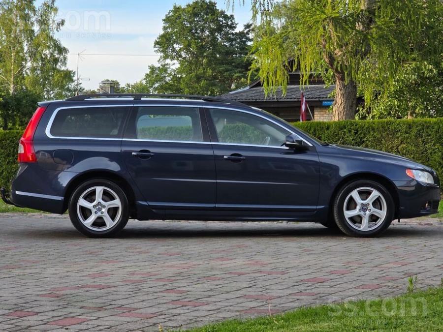 Zils Volvo V70 2013 Rīga, ar dzinēja tilpumu 2.00 L un nobraukumu 283 tūkst. km par 6750 €, foto 7 vietnē AUTOMOTO.COM.LV