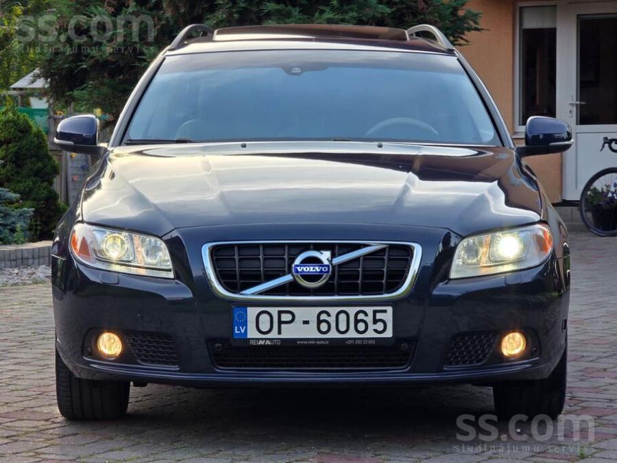 Zils Volvo V70 2013 Rīga, ar dzinēja tilpumu 2.00 L un nobraukumu 283 tūkst. km par 6750 €, foto 9 vietnē AUTOMOTO.COM.LV